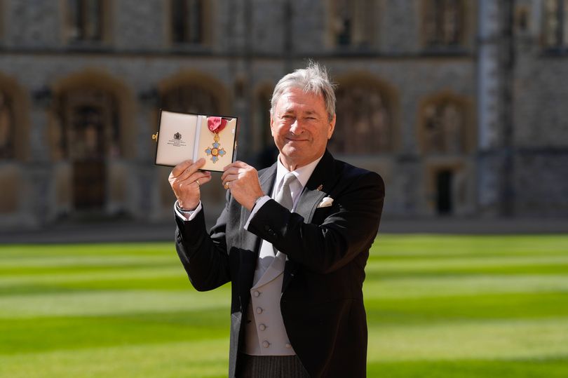 Alan Titchmarsh puts £3.95 million mansion on sale with heartfelt ...