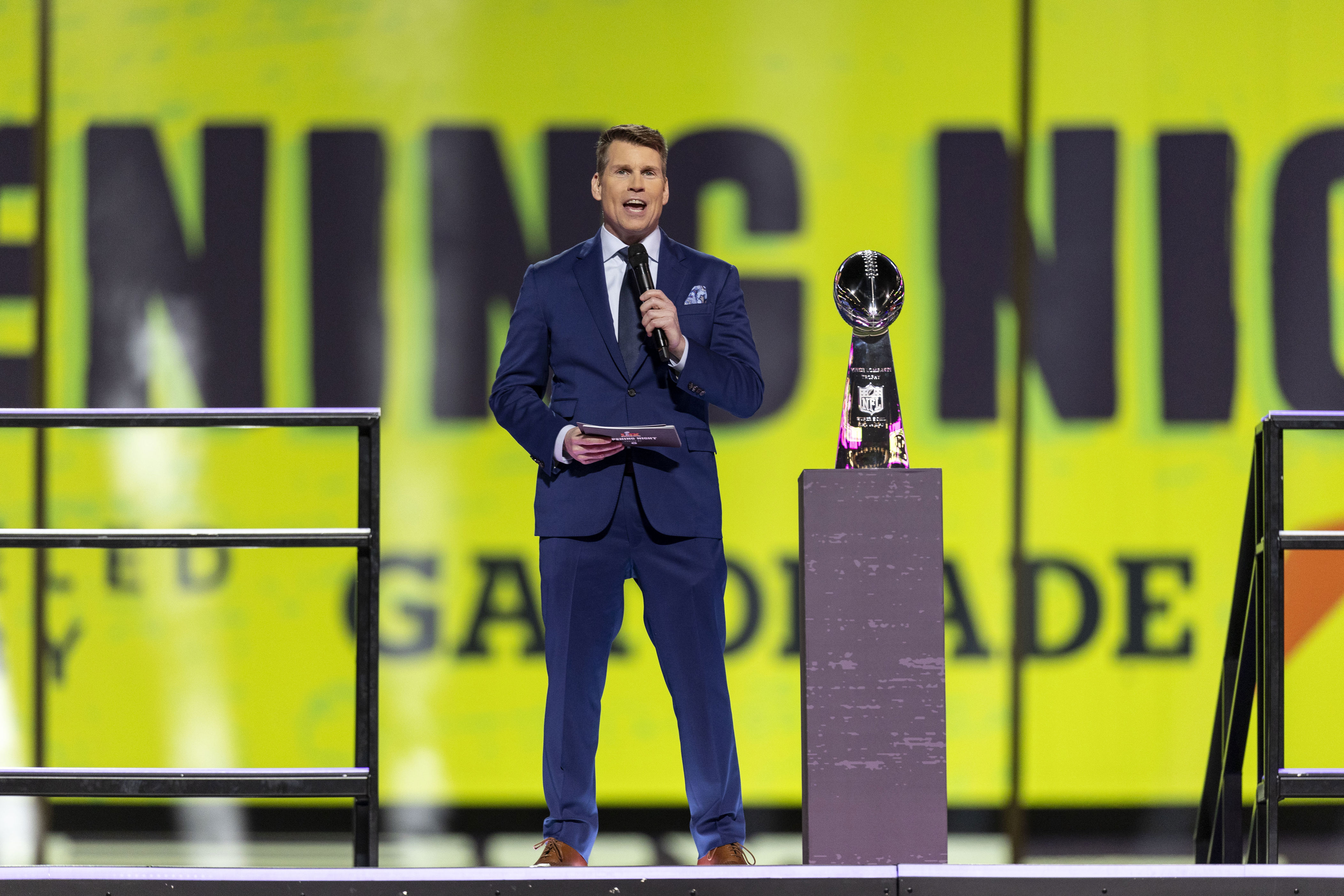 NFL Redzone host Scott Hanson’s greatest strength is respecting NFL ...