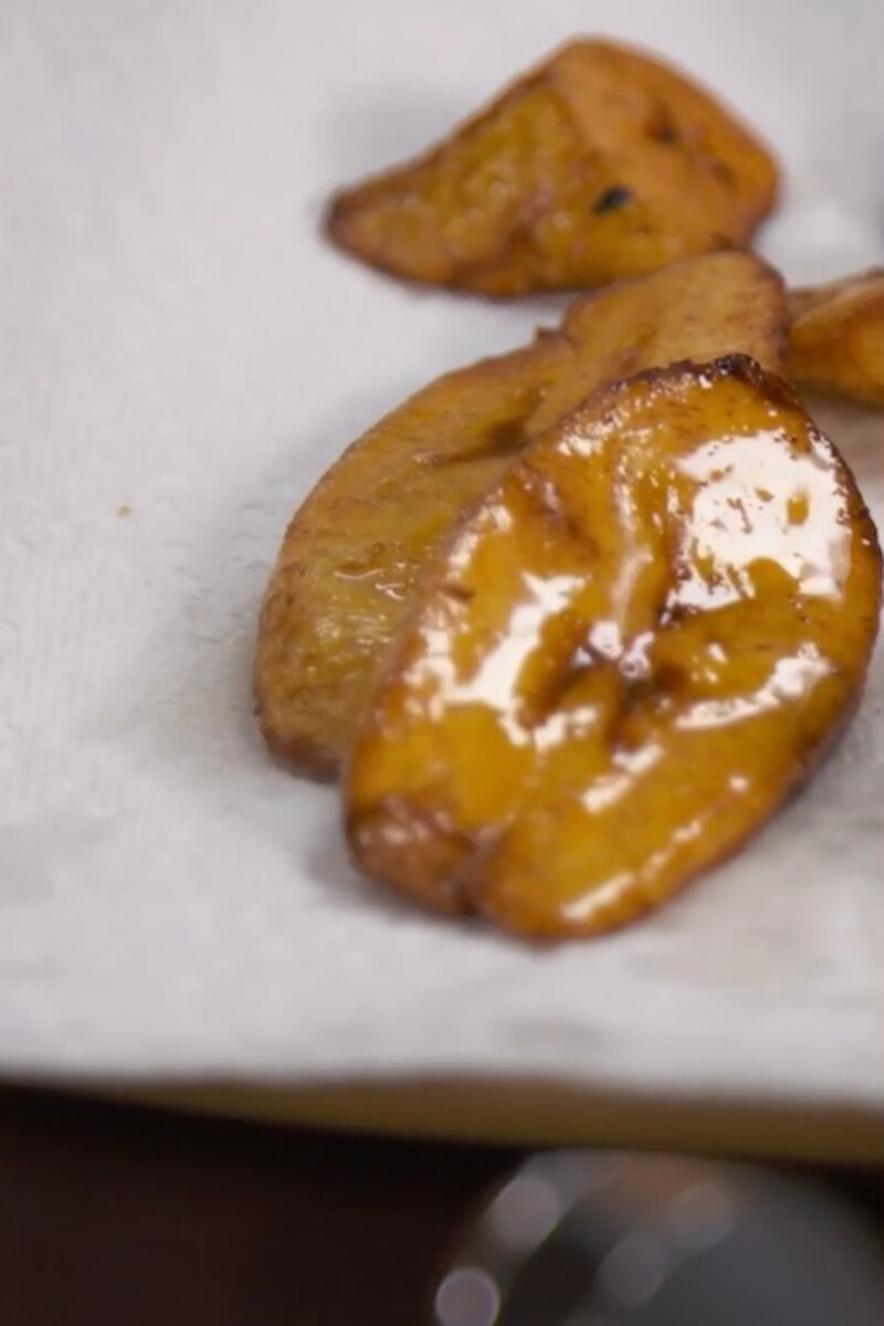 Tajadas, plátanos fritos doces, um clássico venezuelano
