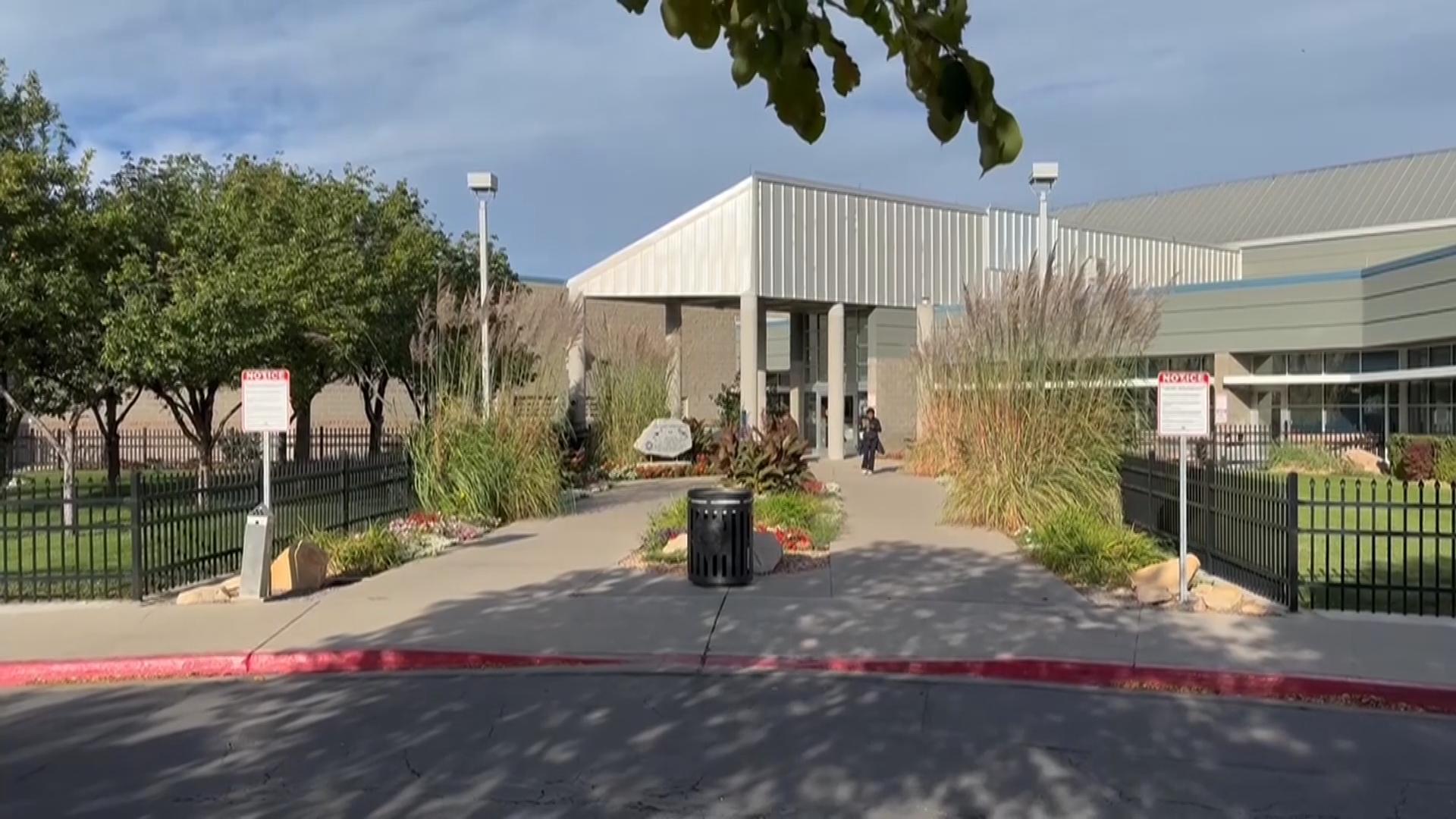 Suspect in Charlie Kirk killing held at the Utah County Jail, Spanish ...