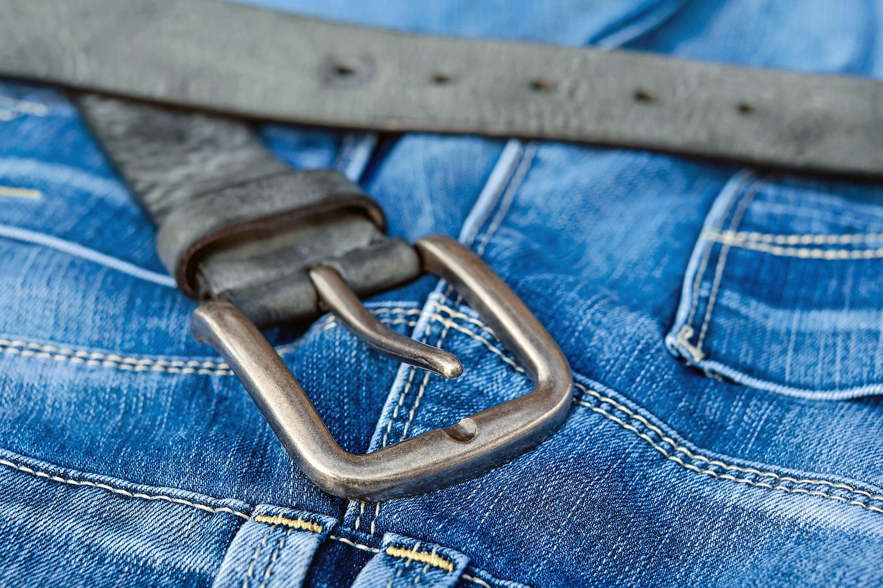 8 Style Secrets Stylists Use to Flatter a Fuller Shape