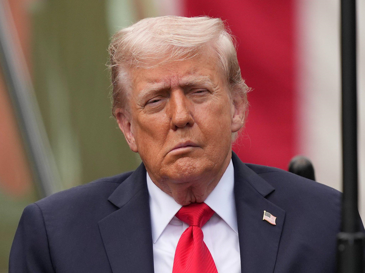 Why is Trump's face 'drooping' as latest photos of US President spark ...