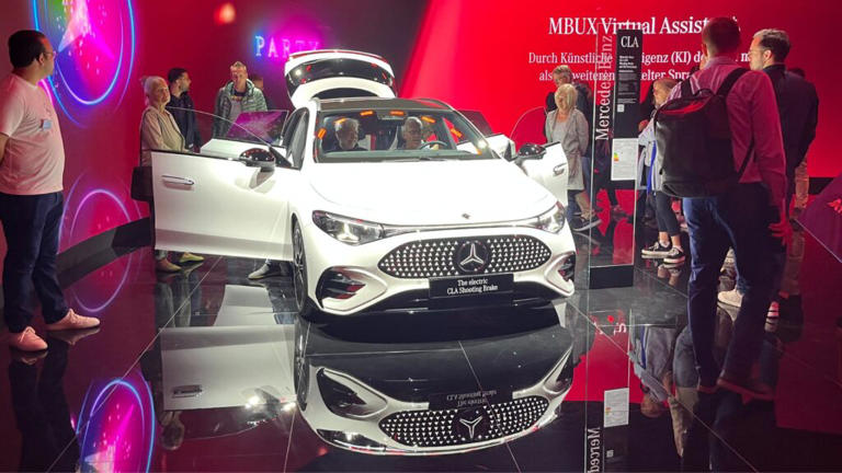 On a jugé trop vite Mercedes, ses calandres lumineuses électriques sont ...