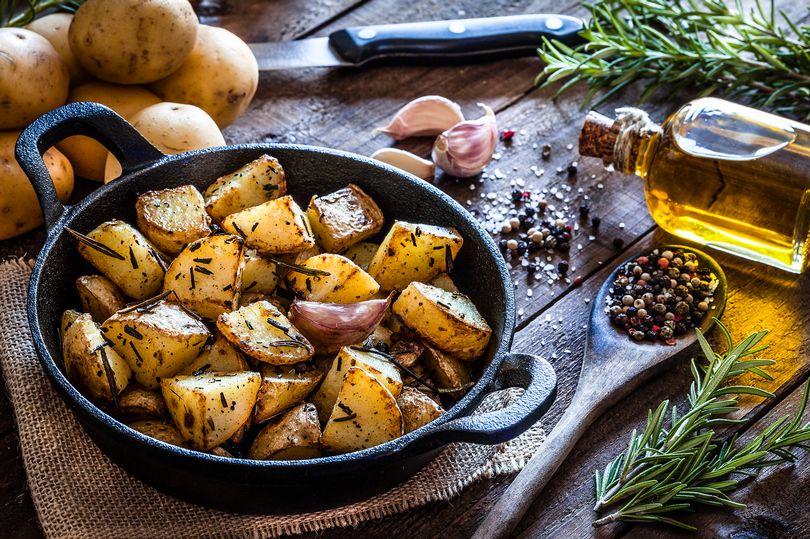 Enjoy 'delicious' garlic roast potatoes with Michelin-trained chef's ...