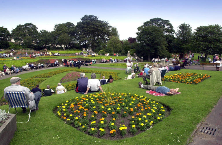 34 nostalgic pictures bring back happy memories of Happy Mount Park in ...
