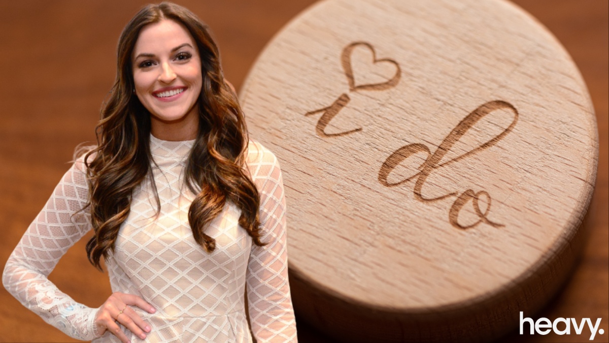 Tia Booth se casa con Taylor Mock en ‘Dark & Moody & Cool’ Boda: FOTOS