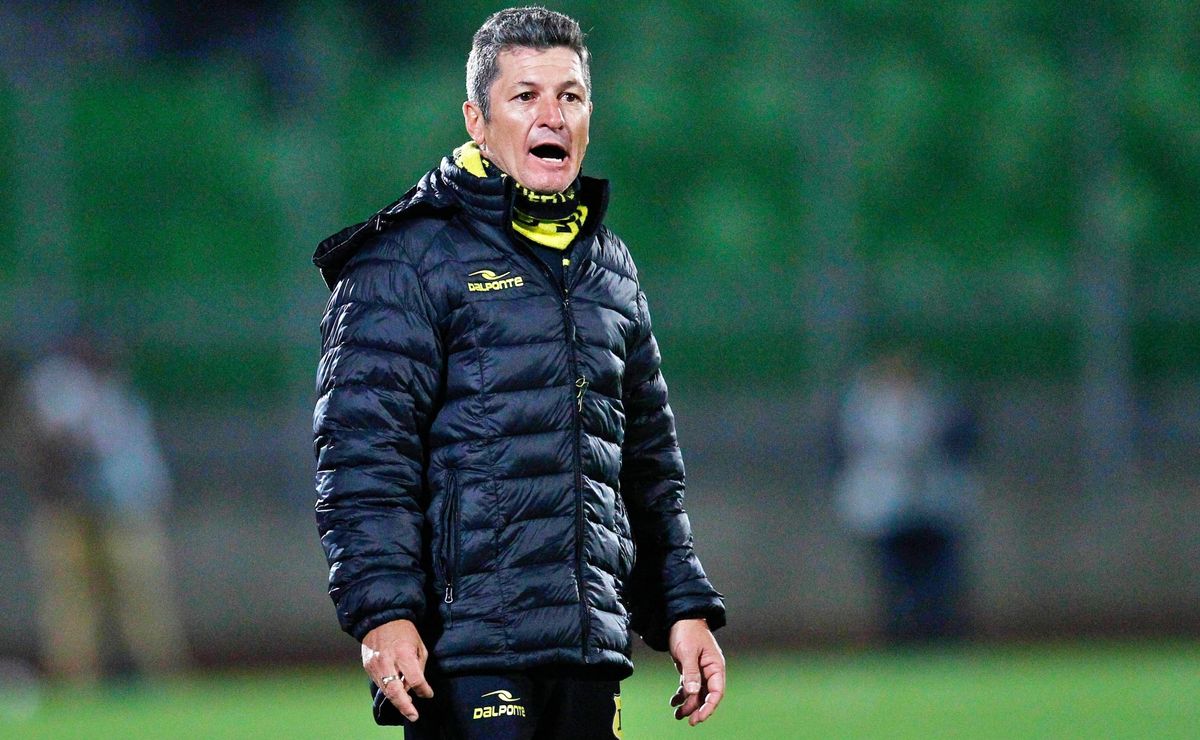 ¿Un salvador? Los pobres números que tiene en Chile el nuevo entrenador ...