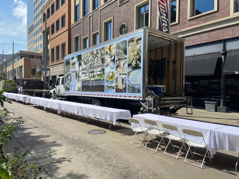 Longest dinner table in America? 2,000 guests seated for the inaugural ...