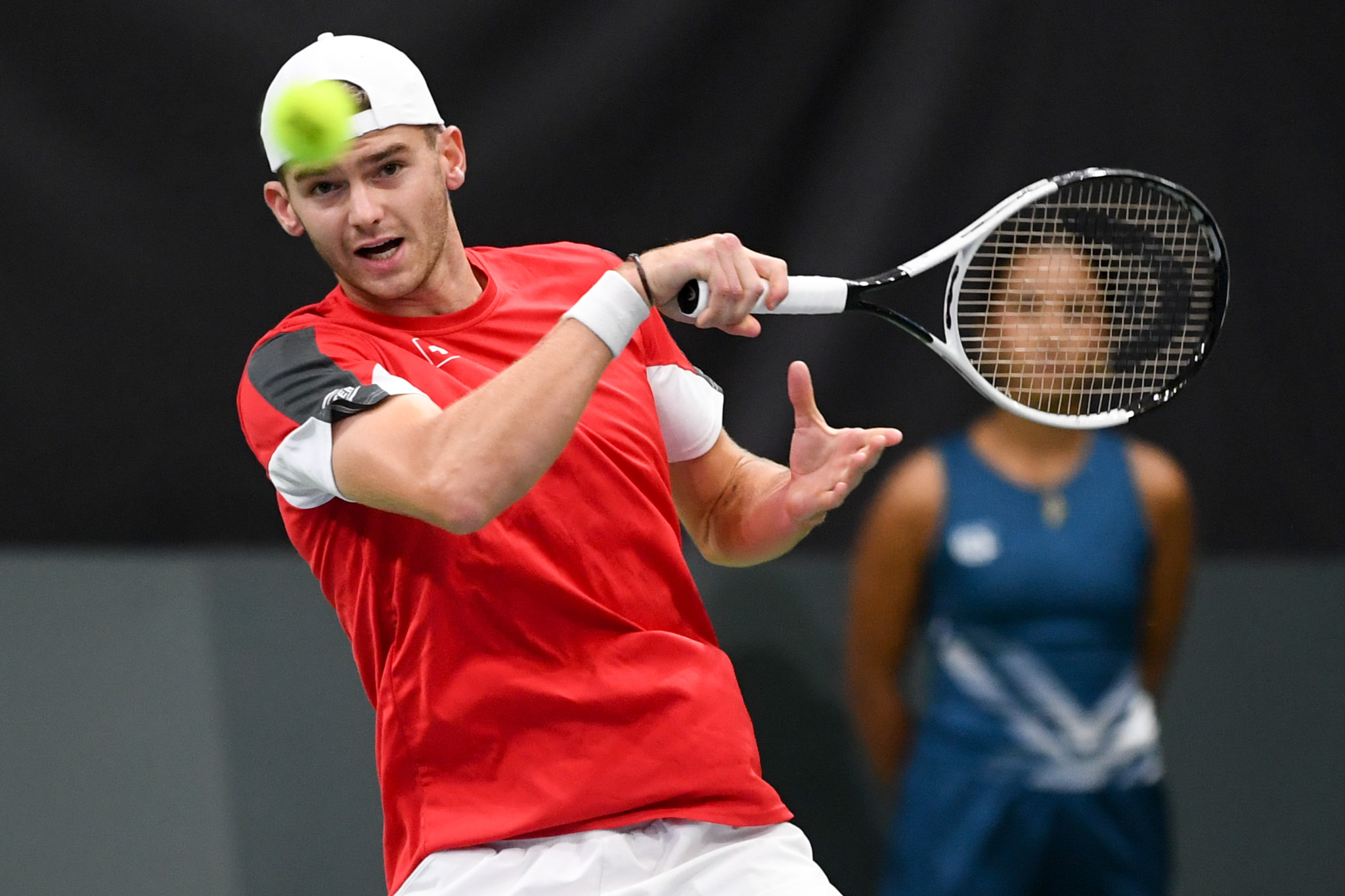 Leader Kym verliert völlig überraschend zum Auftakt