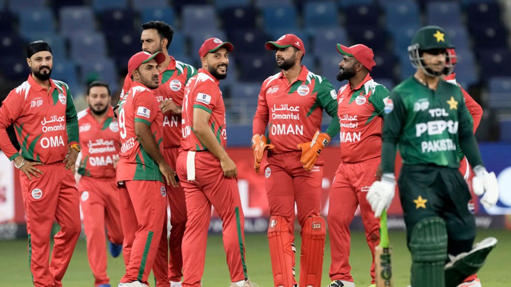 Pakistan fail to dominate Oman, post just 160/7 in 20 overs