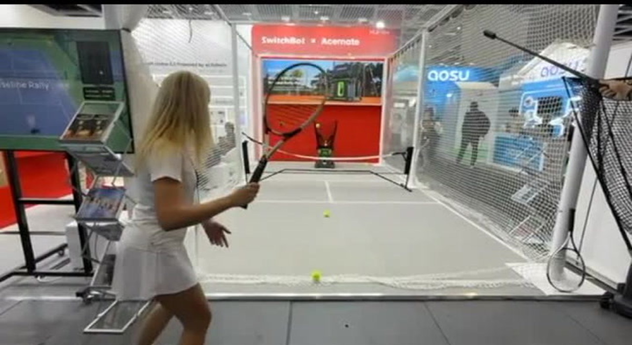 Acemate, il robot tennista che gioca, allena e raccatta palle