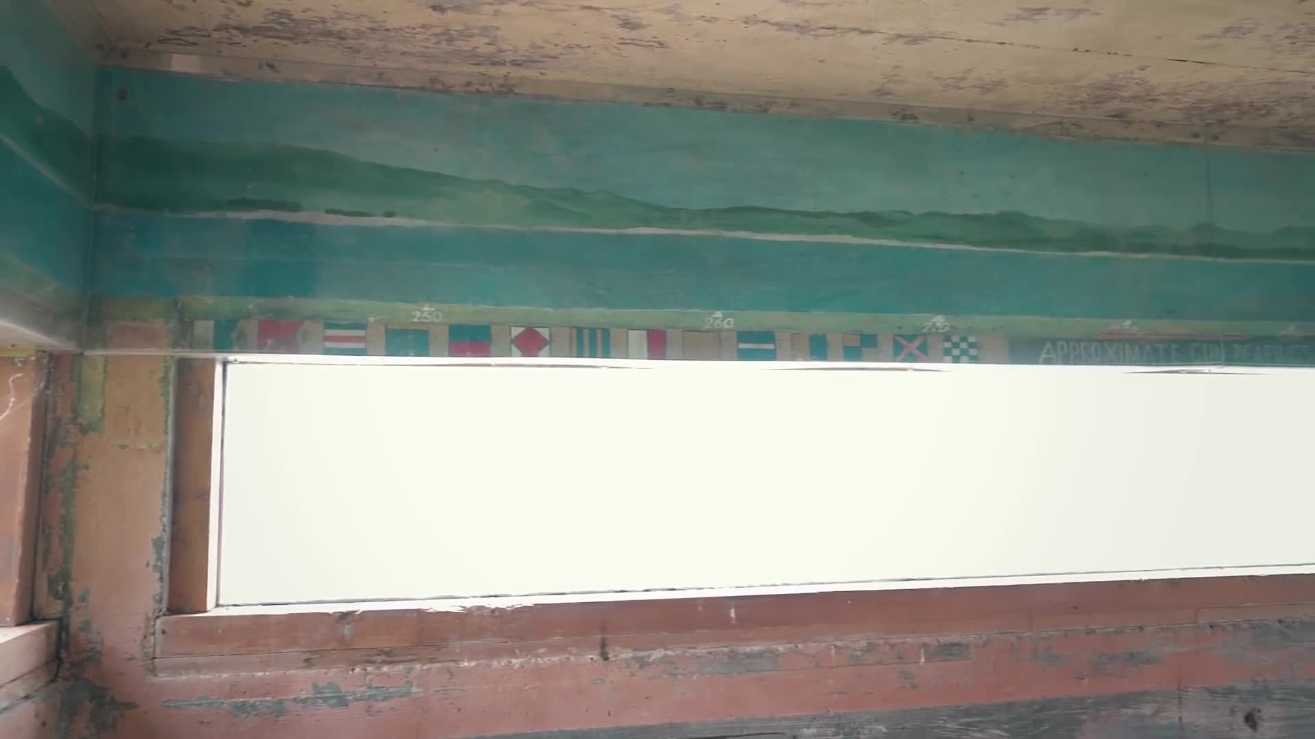 First day at anchor - harassed by bullies 🐂