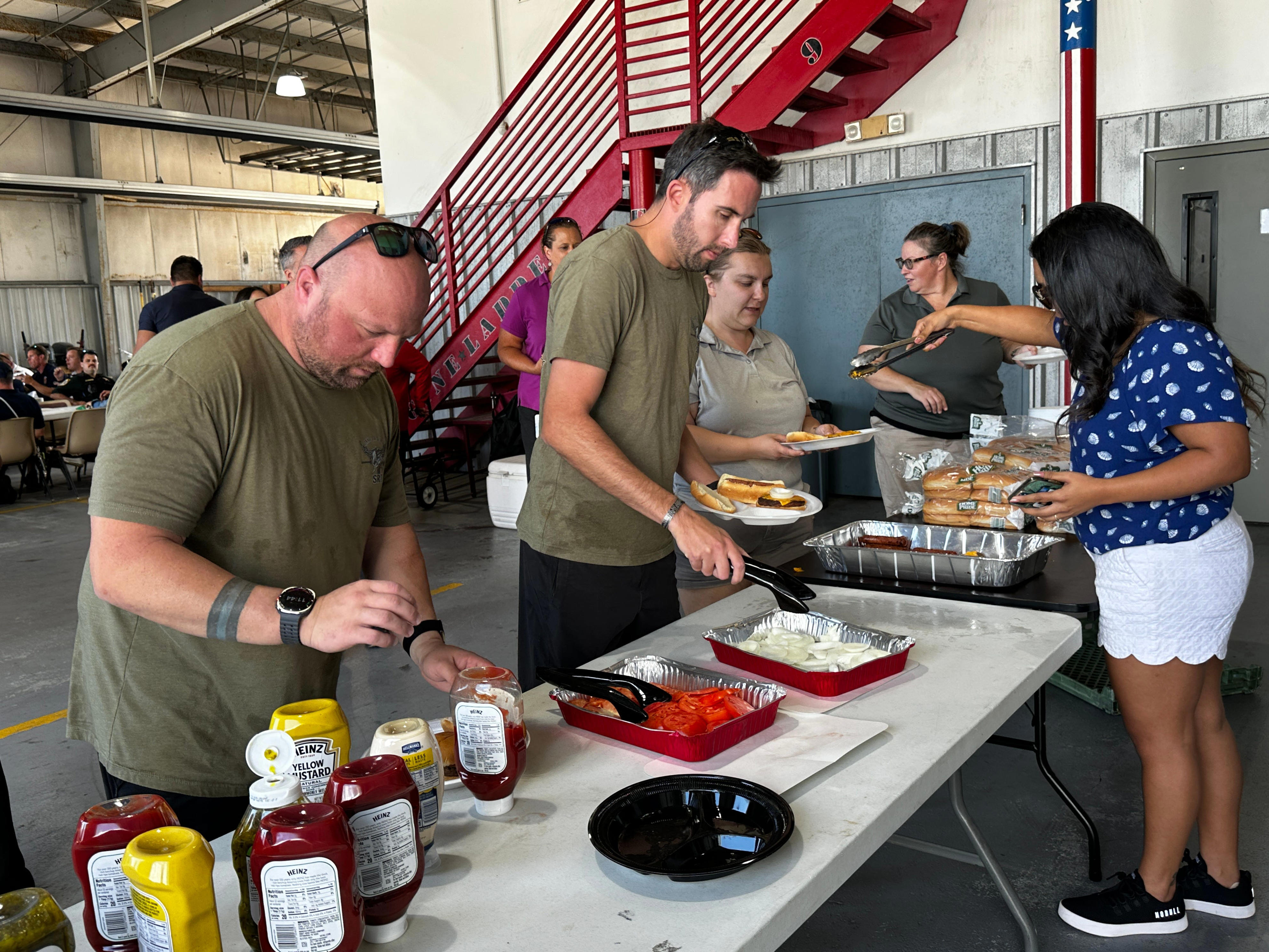 Destin Chamber trustees show appreciation for first responders