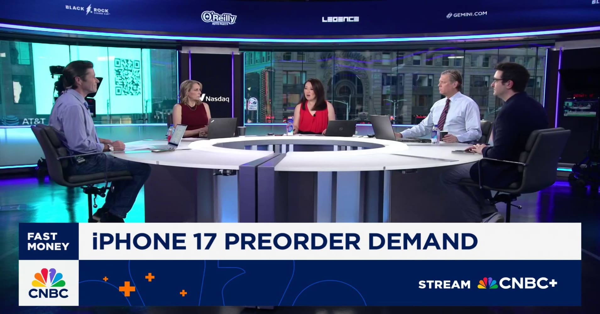 'Fast Money' traders react to Apple's iPhone 17 preorder demand