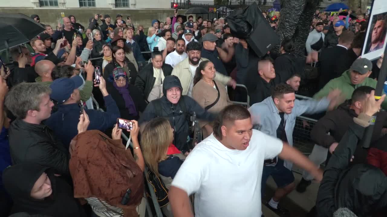 Thousands attend vigil in London, UK, for Charlie Kirk where Haka dance ...