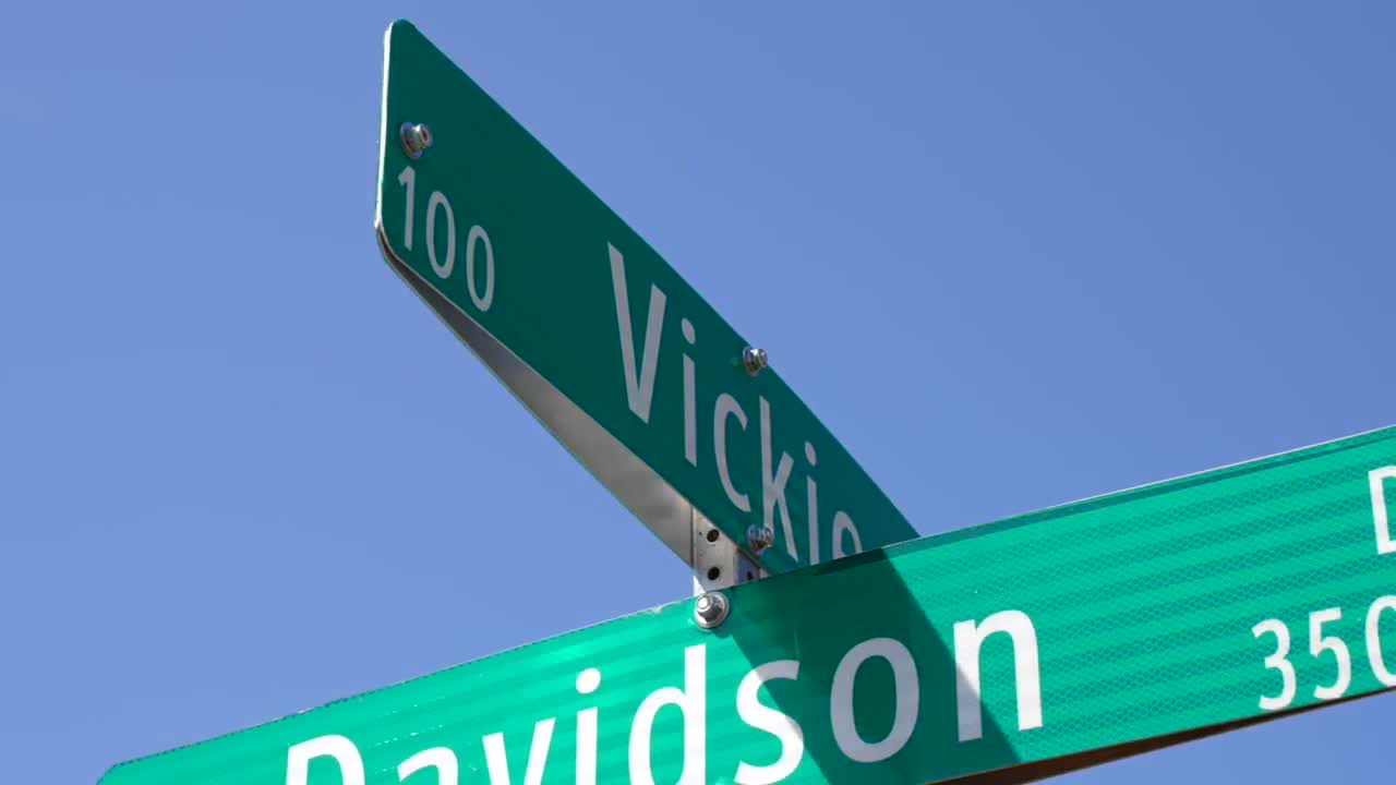 Lansing police investigate shooting that injured 25-year-old man on ...