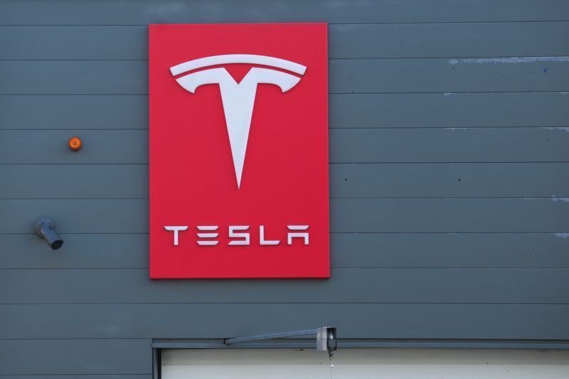 Tesla encerra produção dos modelos S e X para construir robôs