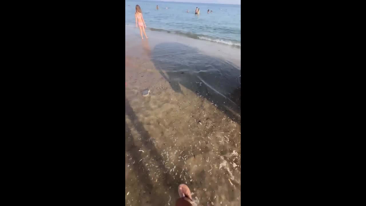 Tourist stunned by sudden sea overflow onto shore