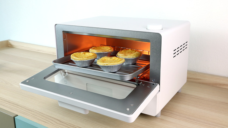 What Is The Difference Between A Convection Oven And A Conventional Oven?