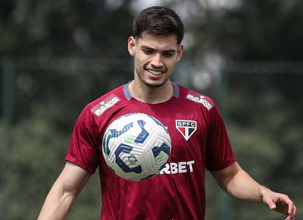 São Paulo tem Oscar em transição e Bobadilla de volta ao CT