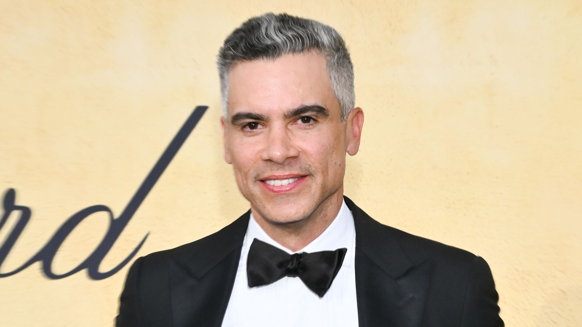 Cash Warren, 46, holds hands with a new 20-year-old after brief romance ...