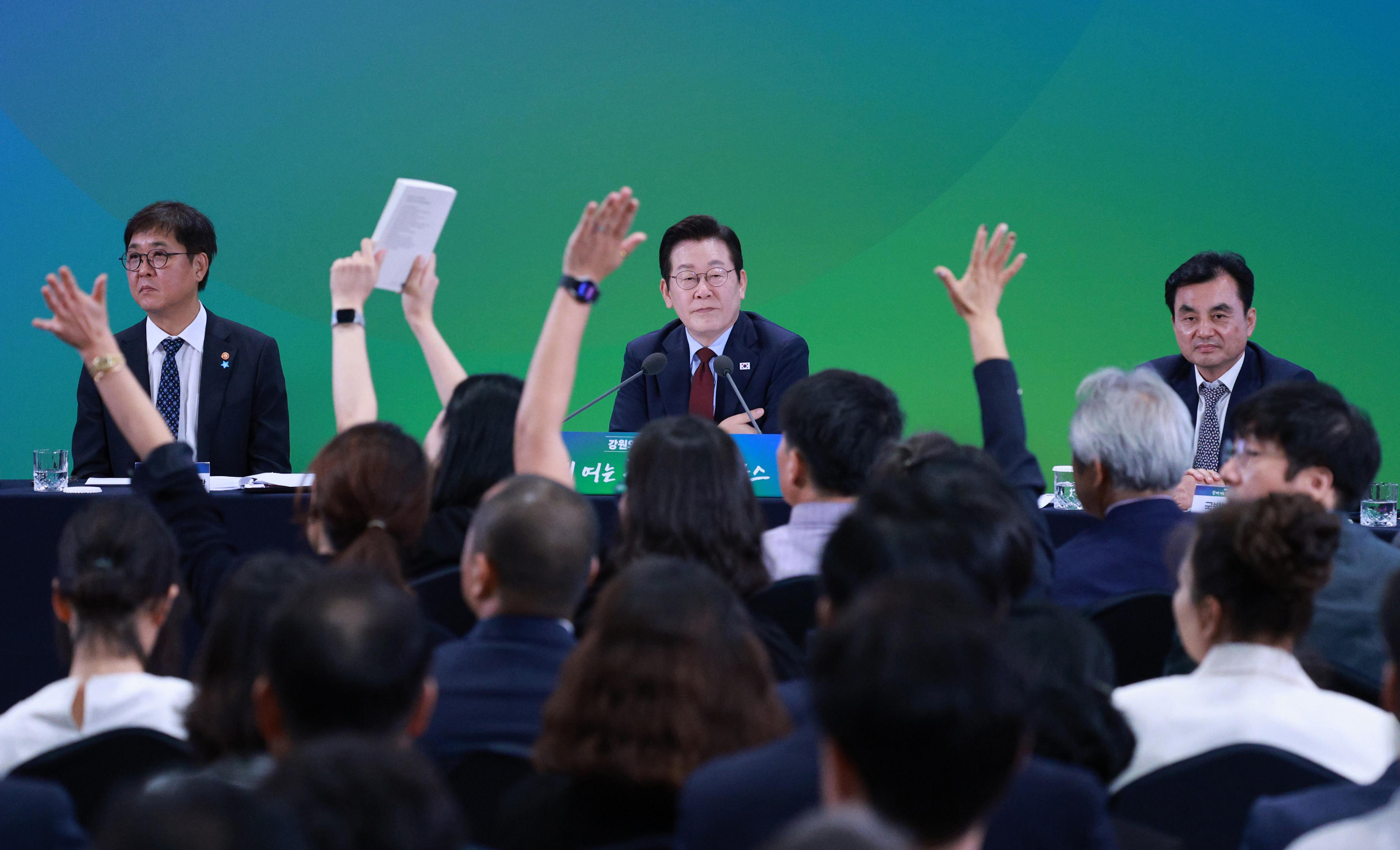 President Lee's power hierarchy remarks spark academic backlash