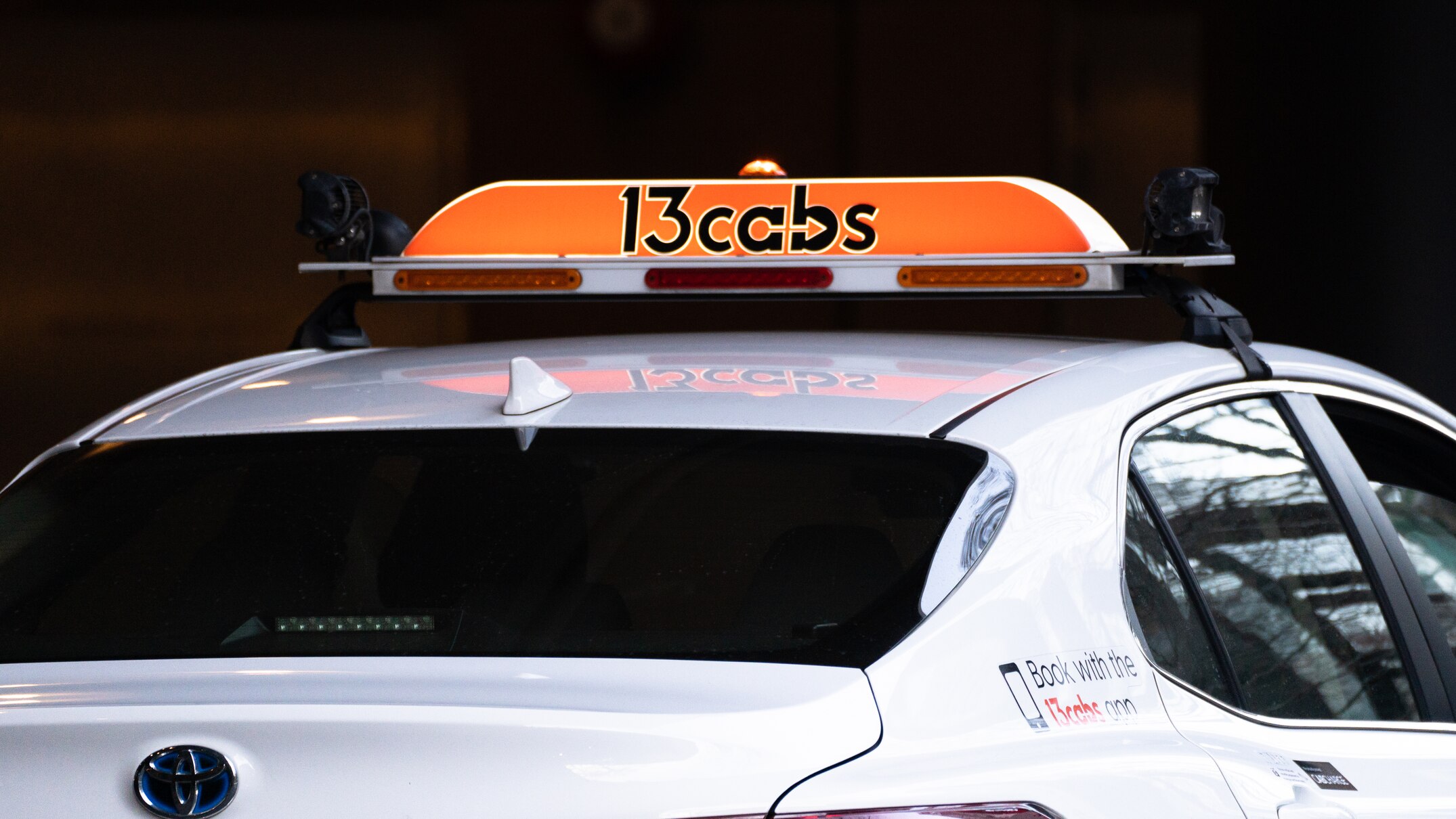 NSW government to roll out capped taxi fares from Sydney Airport