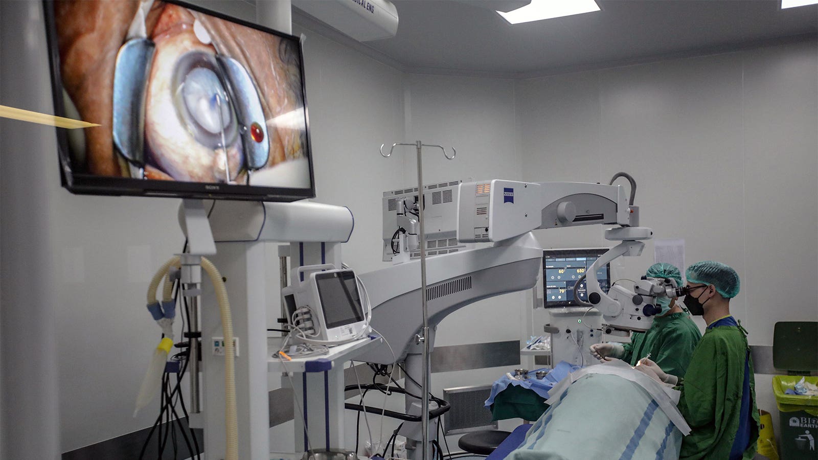 Good Results With Same-Day Bilateral Cataract Surgery, Little Impact on ...