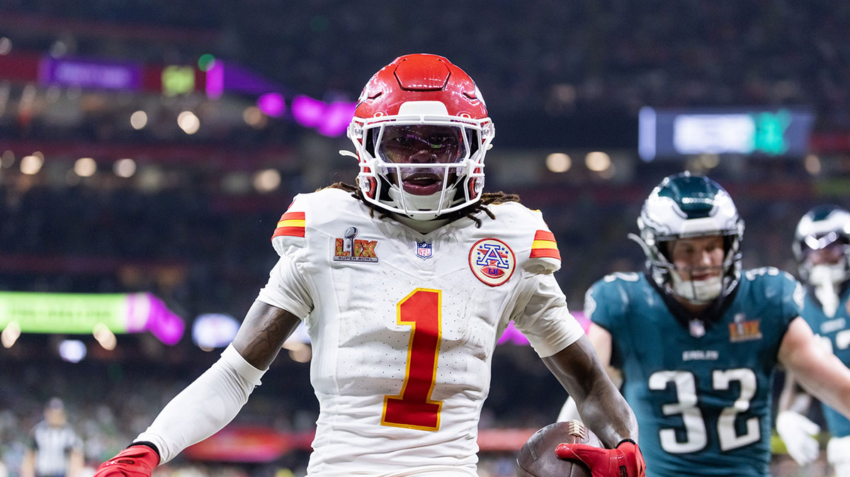 Chiefs WR Xavier Worthy doubtful for Eagles matchup due to shoulder injury