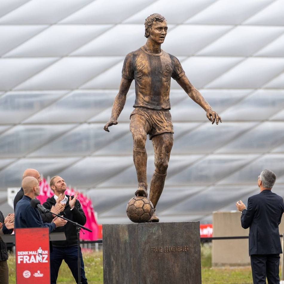 Beckenbauer-Statue in München enthüllt – „Legenden bleiben“