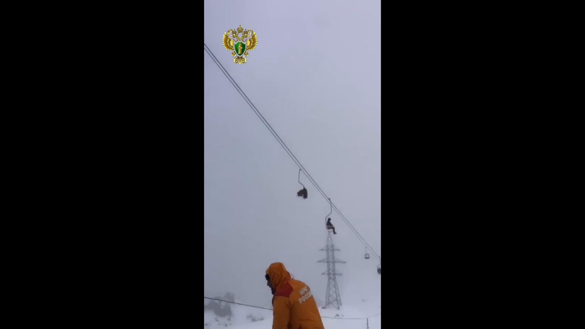 People stranded in chairs after deadly ski lift accident on Mount ...