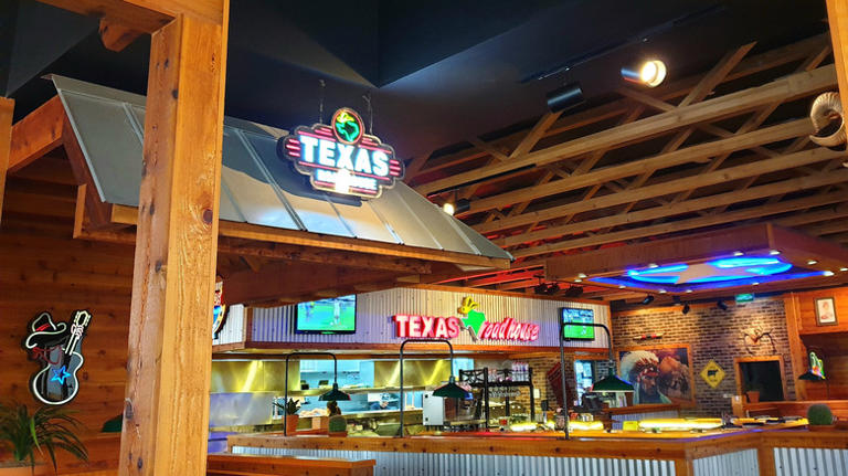 9 Fun Decor Ideas That Will Give Your Kitchen A Texas Roadhouse Feel