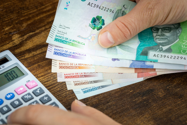 Gobierno Petro alista decreto para imponer aranceles adicionales del 10 ...