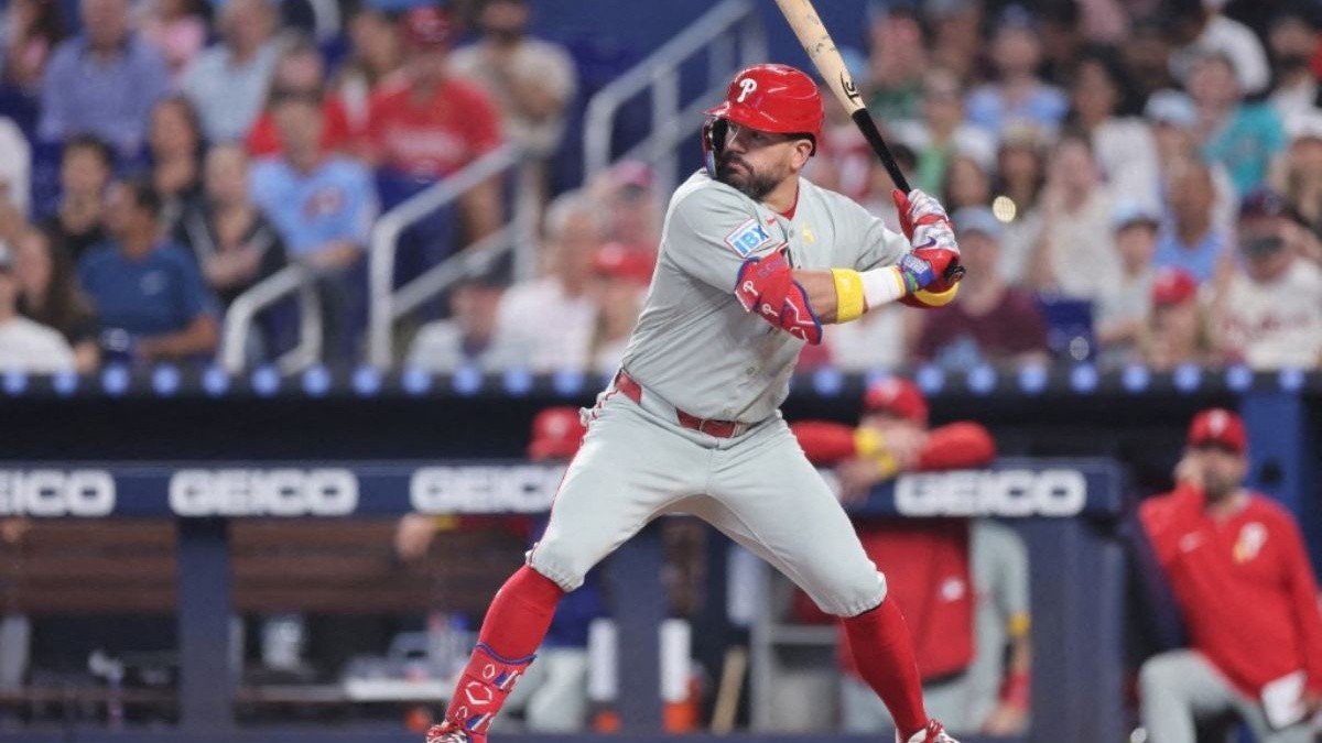 MLB: Executives Reveal How Much Money Kyle Schwarber Could Make in Free ...