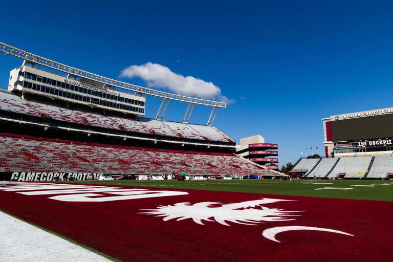 Look: Williams-Brice Stadium gets ready for gameday