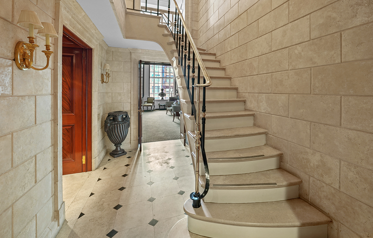 Carolyne Roehm's Manhattan Duplex in Photos