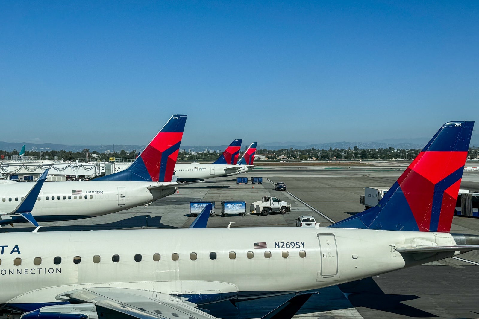 How to earn Delta SkyMiles, from using credit cards to online shopping