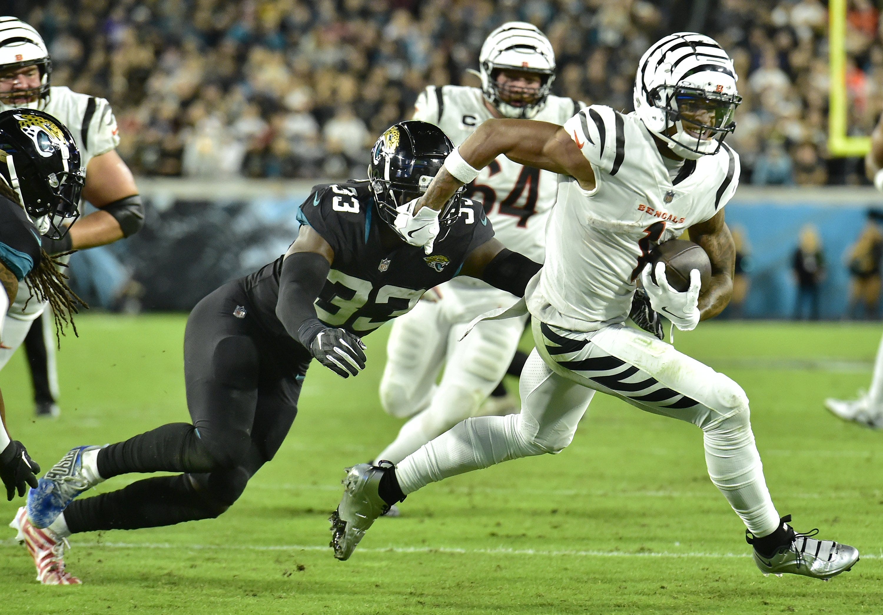 Will Jaguars LB Devin Lloyd price himself out of Jacksonville?