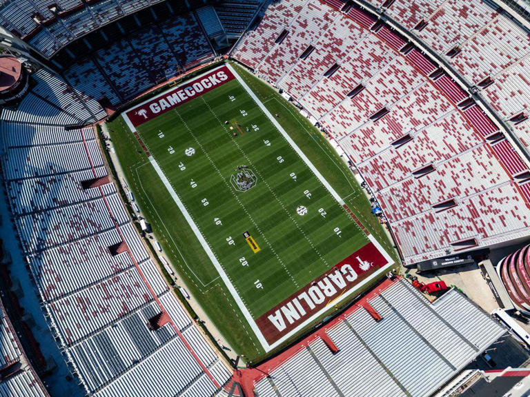 Look: Williams-Brice Stadium gets ready for gameday