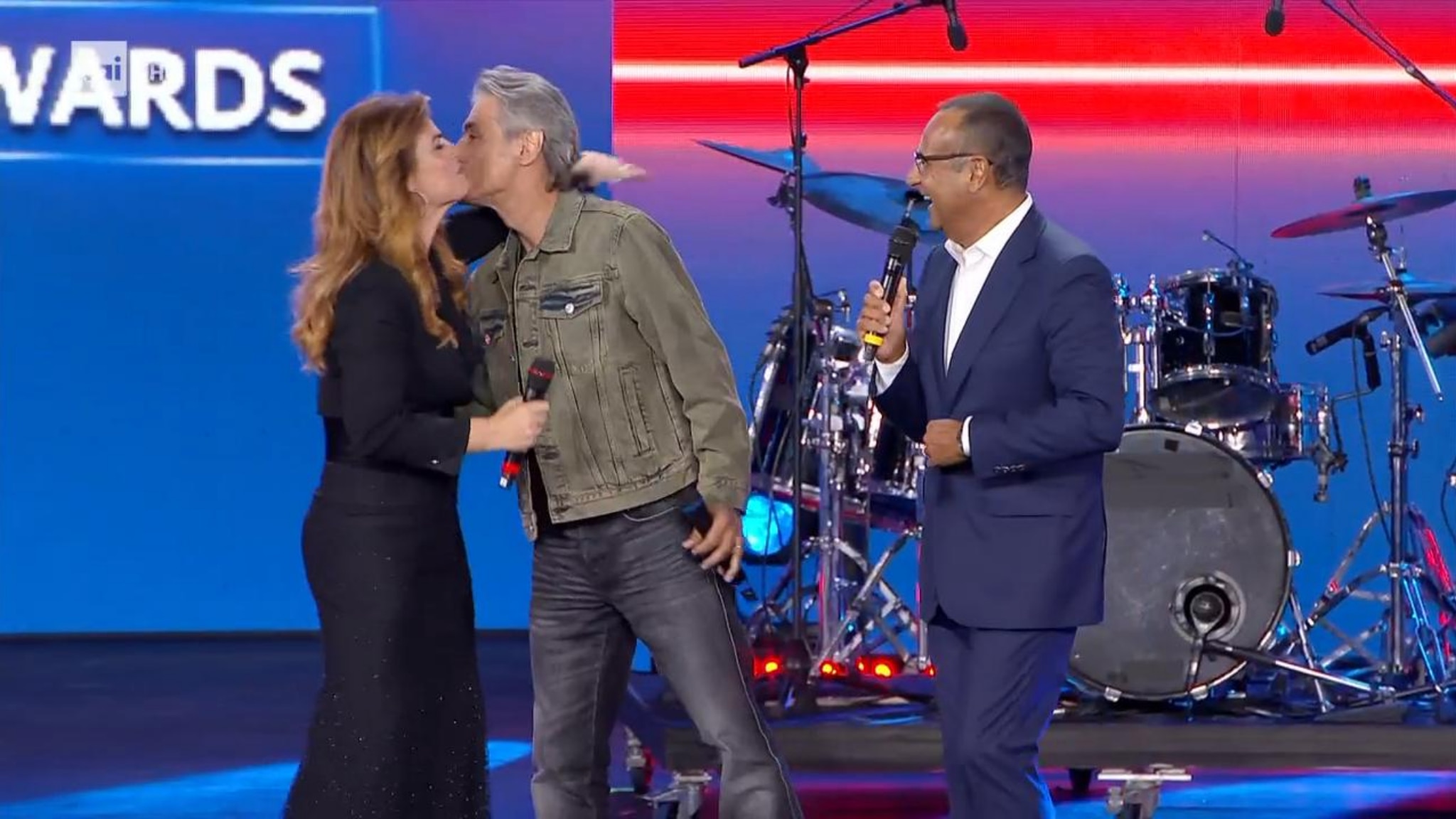 Ai Tim Music Awards arriva Ligabue, Vanessa Incontrada si "paralizza ...