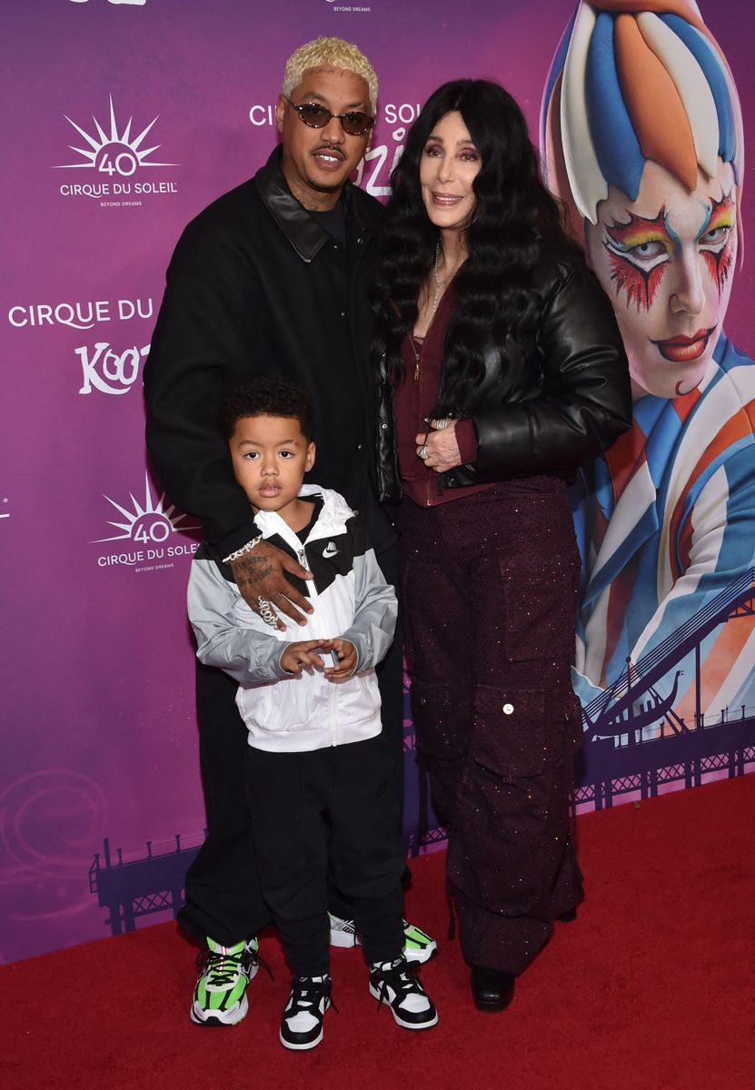 Cher fuels marriage speculation with massive diamond ring and band at ...
