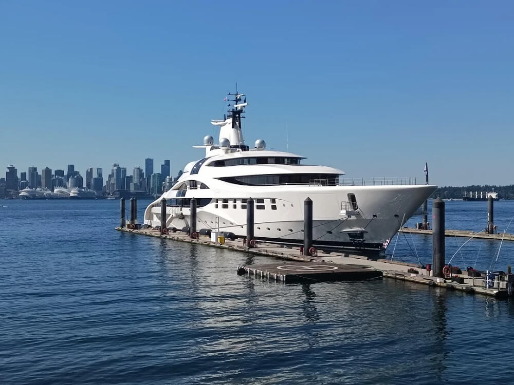 Billionaire sparks outrage after pulling into port in $200 million ...