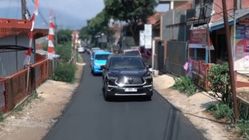 Jalan Genteng–Tanjungsari Sumedang Disulap Mulus, Warga Girang: Ekonomi ...