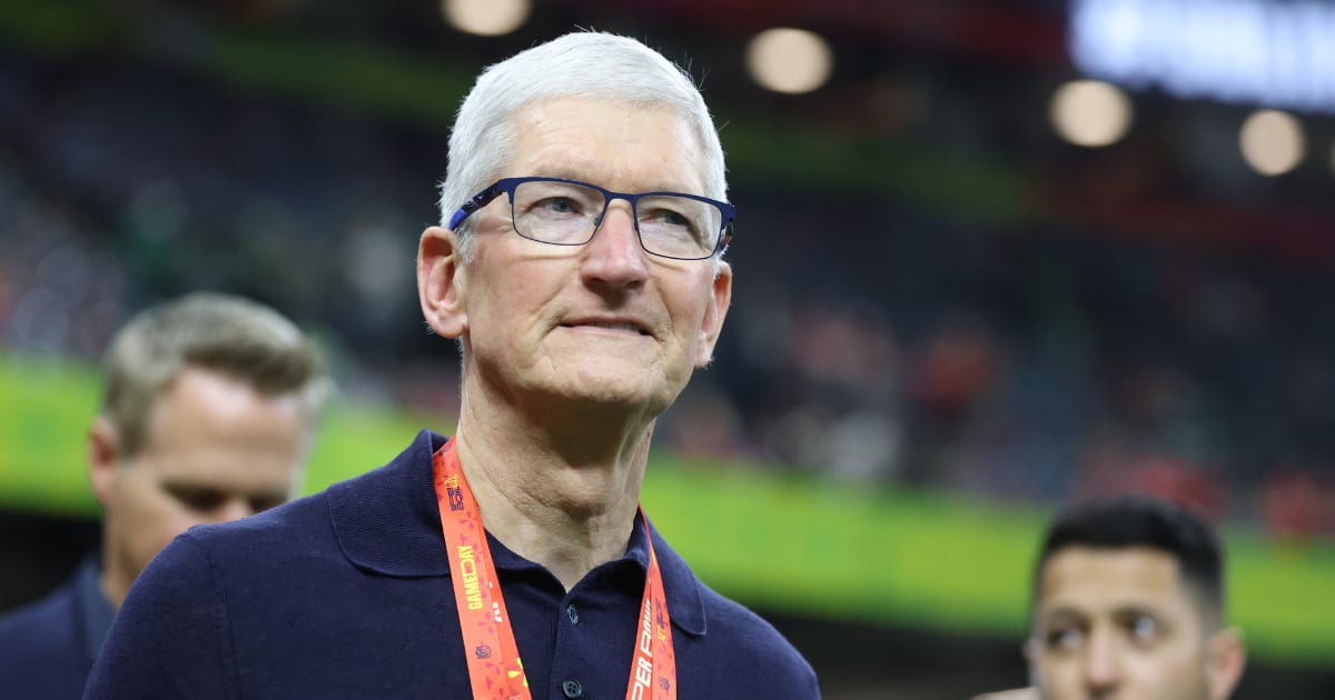 Apple CEO Tim Cook celebrated iPhone Pre-Order Day in Kentucky