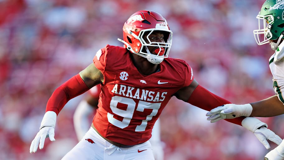 Rhodes, Collins' race to edge rush spotlight heats up