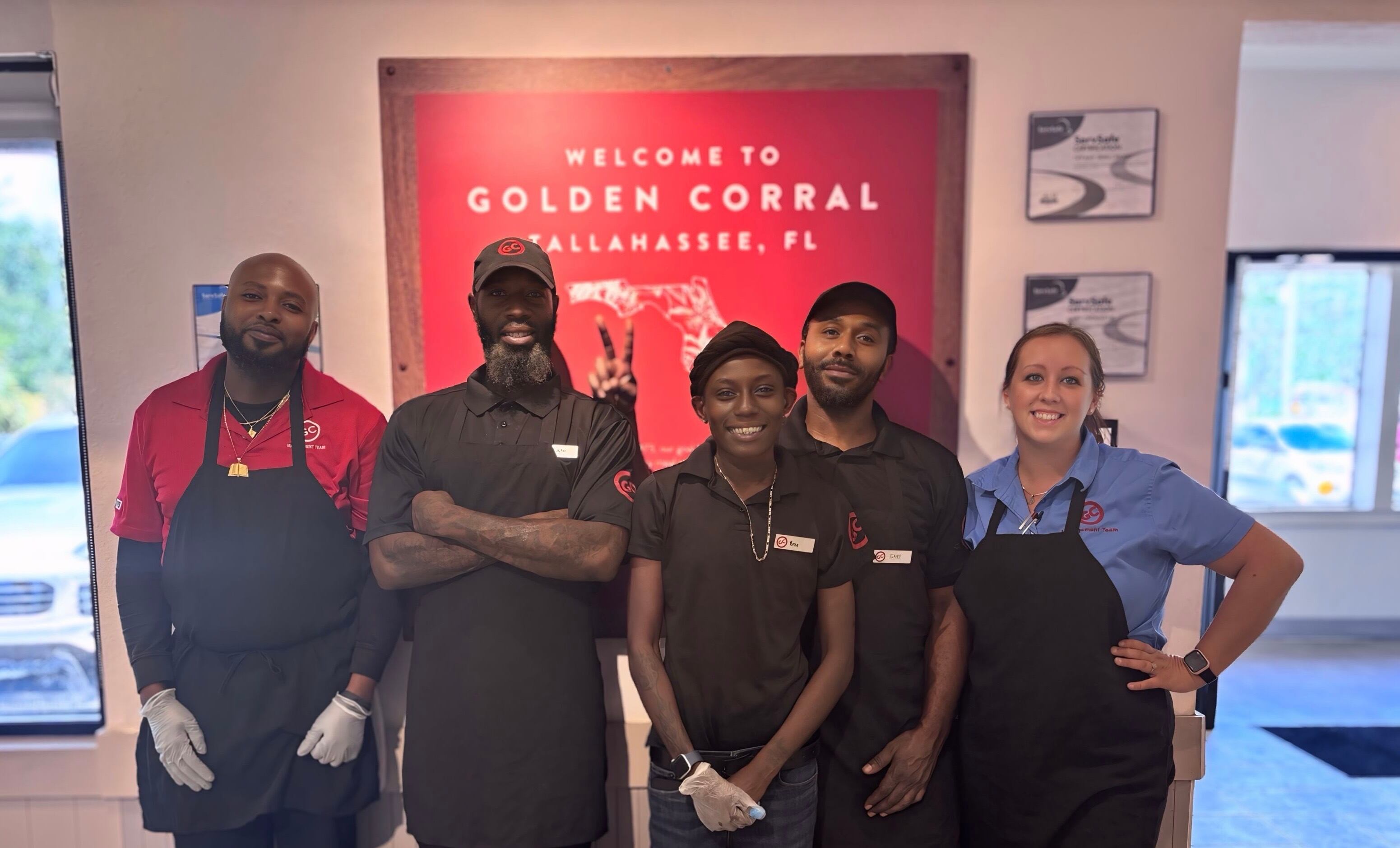 Something Good: Golden Corral workers pull family from car crash in ...