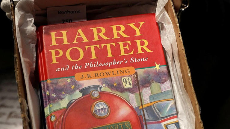 Dari Buku Ke Layar Kaca: Film Adaptasi Novel yang Sukses Tayang di Layar Lebar