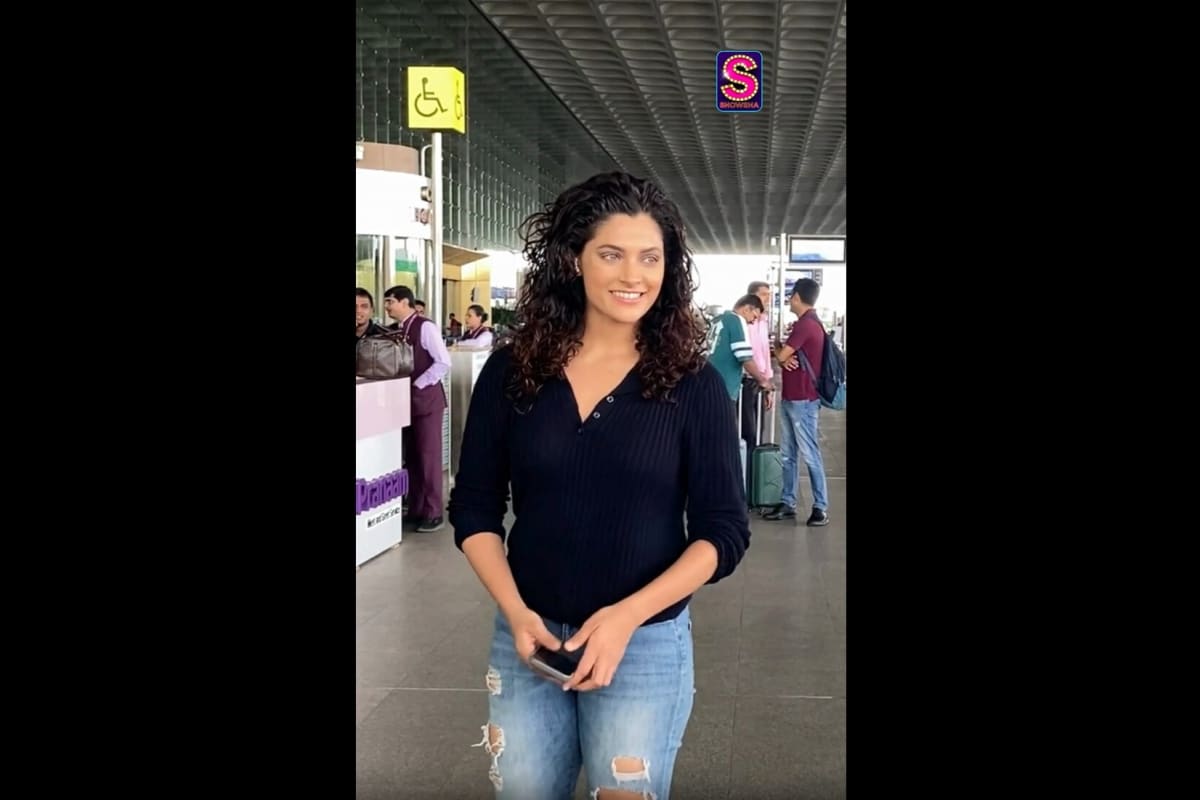 Saiyami Kher makes black and denim look downright gorgeous!