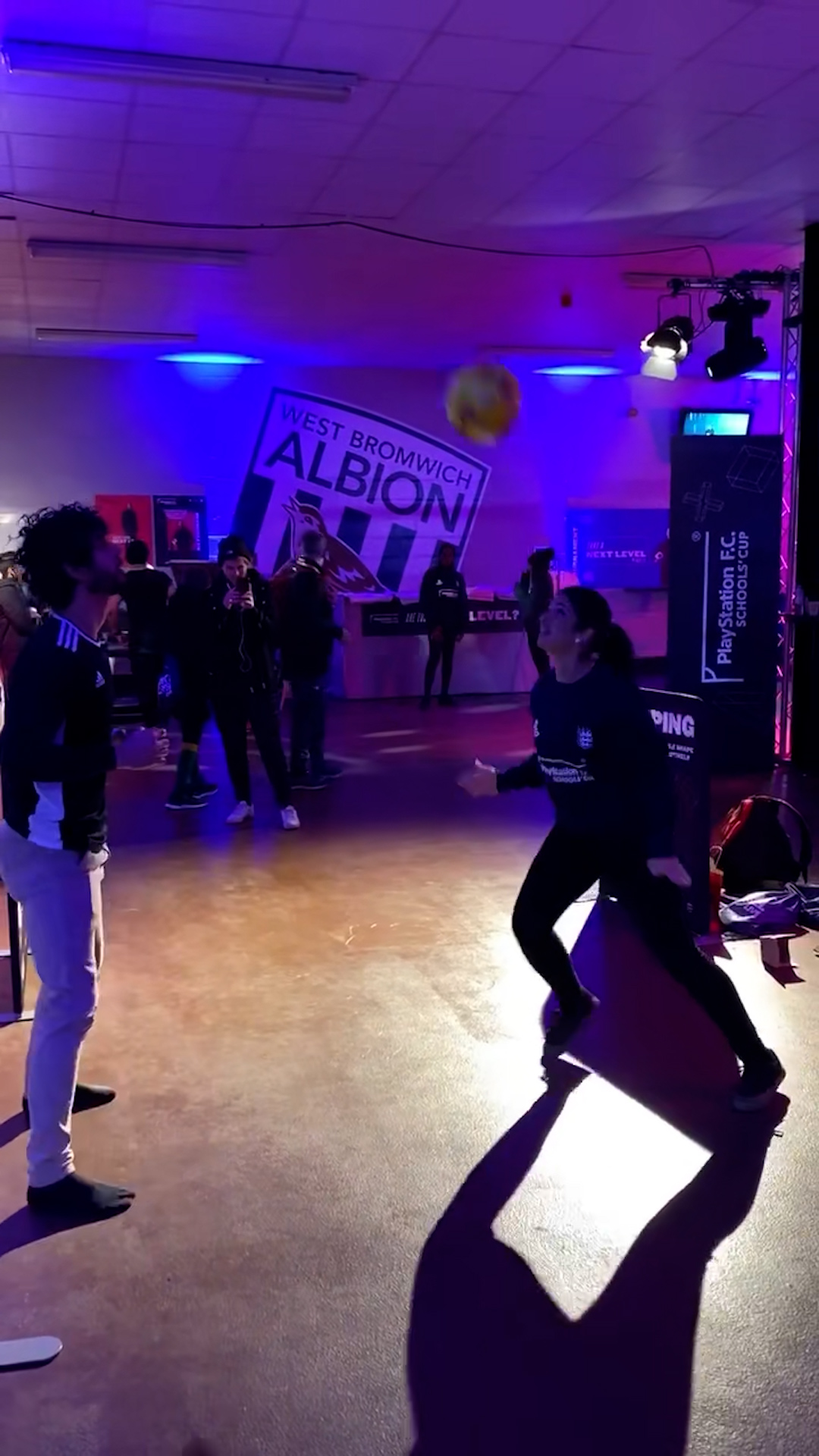 Visually Engaging Ball Juggling Performance – Soccer