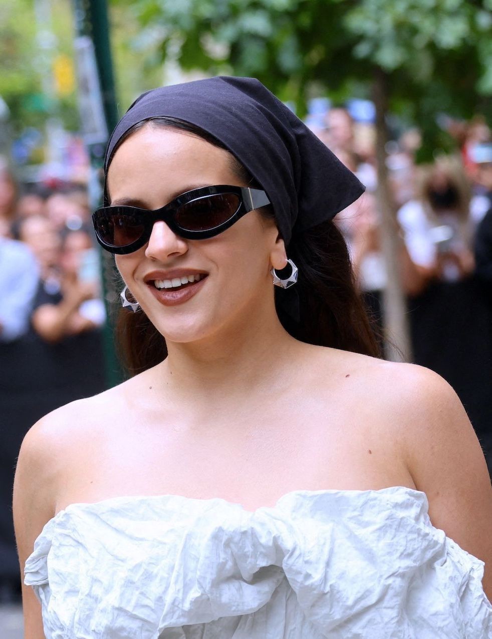 Rosalía, Lily Collins, Emily Ratajkowski… le chic et minimaliste front ...